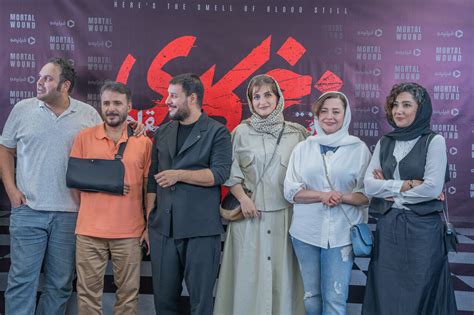 ببینید تعظیم جواد عزتی در مقابل مردم در اکران قسمت پایانی زخم کاری ٣