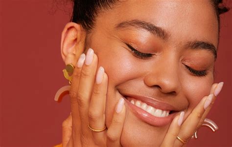 26 توصیه برای داشتن پوست صاف و شفاف از زبان متخصصان • دیجی‌کالا مگ