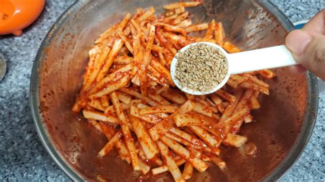 간단하고 쉬운 밑반찬 무생채 만들기