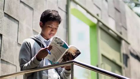 10 Contoh Kalimat Tidak Langsung Dan Kalimat Langsung Pahami Definisi