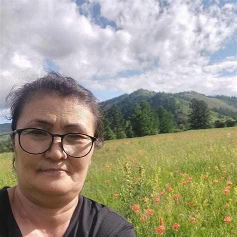 Tugrug T A Найзуудаа хэрхэн коммент хэсэгт оруулах вэ Та коммент бичихдээ тэмдэг тавиад