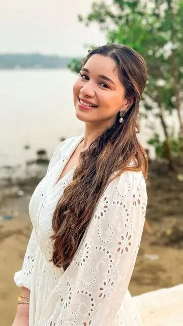 A Sneak Peek Inside Sara Tendulkars Cute Girl Next Door Looks