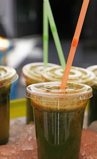 과일과 채소의 녹색 스무디를 닫습니다 0명에 대한 스톡 사진 및 기타 이미지 0명 건강한 생활방식 건강한 식생활 Istock