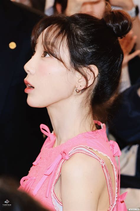 330일 소녀시대 태연 핑크 민소매 겨드랑이 질감