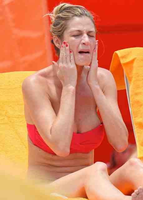 Retro Bikini 30 Pics Of Erin Andrews Flaunts Her Red Bikini” Body