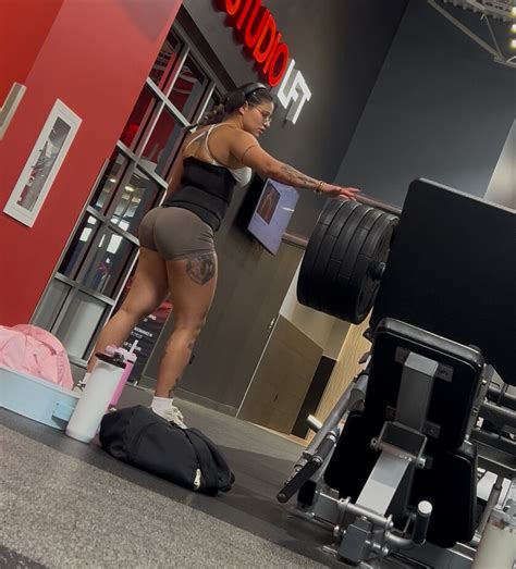 2 Latina Baddies At The Gym Spandex Leggings And Yoga Pants Forum