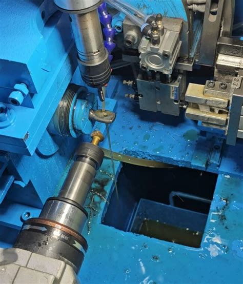 Two Stations Vibrator Feeding Nut Thread Tapping Machine Bolt Nut Making Machine Cold