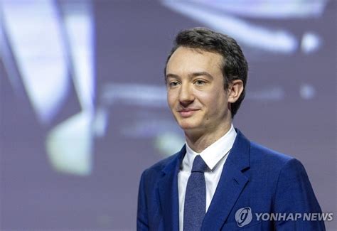 블랙핑크 리사와 열애설 루이비통 넷째 시계부문 Ceo로 한국경제