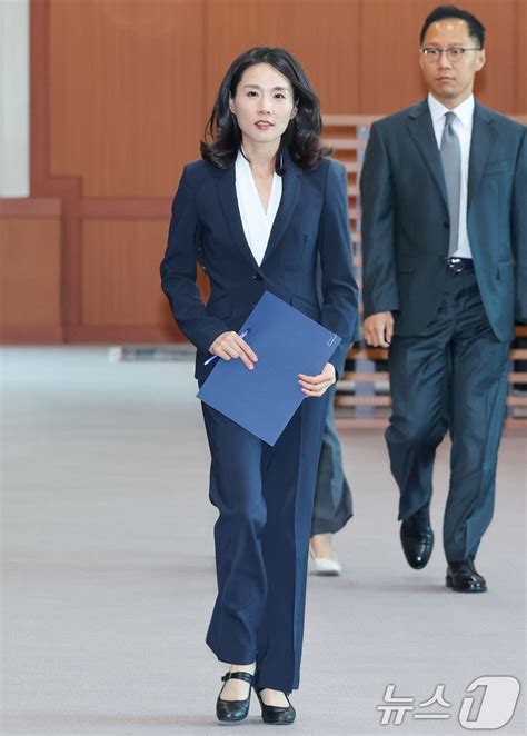 취임식 참석하는 김진아 외교부 2차관