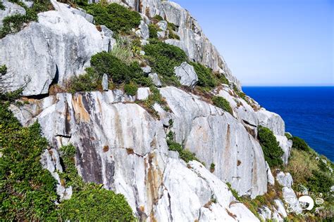 【馬祖景點】東引島燈塔東湧燈塔，全國唯一一座落在懸崖峭壁上的燈塔！