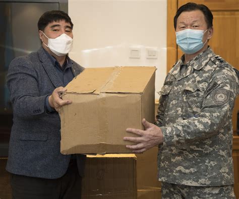 Албан хаагчдын эрүүл мэндийг хамгаалах ажиллах нөхцлийг нь бүрдүүлэх