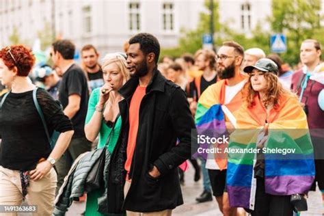 리투아니아에서 열린 행사인 빌뉴스에서 열린 발트해 Lgbtq 프라이드 거리의 사람들 Gay Pride Parade에 대한 스톡 사진 및 기타 이미지 Gay Pride