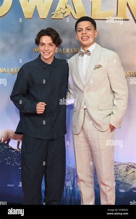 Schauspieler Emile Cherif Und Johan Von Ehrlich L R Kommt Zur