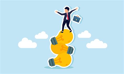 한 사업가가 전구 더미 위에 불균형하게 서 있는 모습은 수많은 아이디어와 혁신이 어떻게 일관성 없는 비즈니스 성과로 이어지는지를 보여줍니다 개념에 대한 스톡 벡터 아트 및