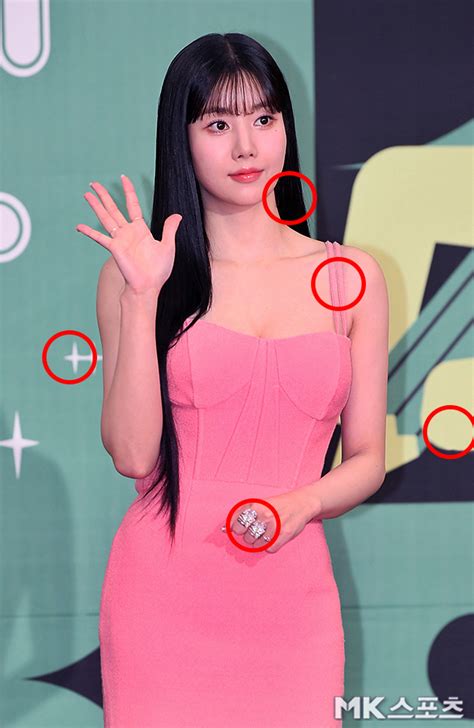 권은비 ‘워터밤 여신에서 ‘핑크 공주로 [틀린그림찾기]