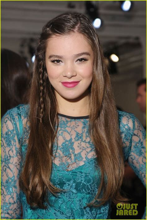Hailee Steinfeld S Hair Is Super Cute Hair Styles Long Hair Styles Easy Hairstyles