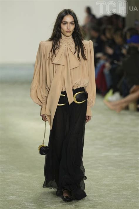 Мереживо легкість та бохоестетика Дім Chlo представив колекцію осінь зима 2025 2026 фото