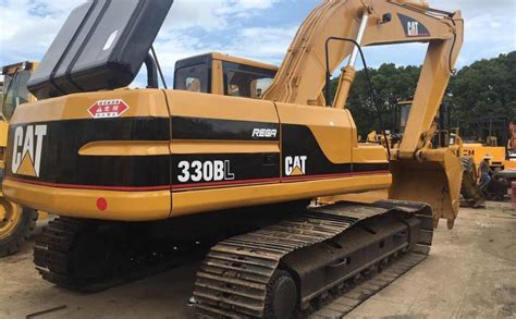 Аренда гусеничного экскаватора Caterpillar 330 - БауАрендаБай