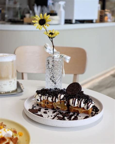 「omomo 韓系飲品咖啡廳」白色韓系咖啡廳！結合美食、台中景點、熱門拍照打卡！ 現在夯什麼