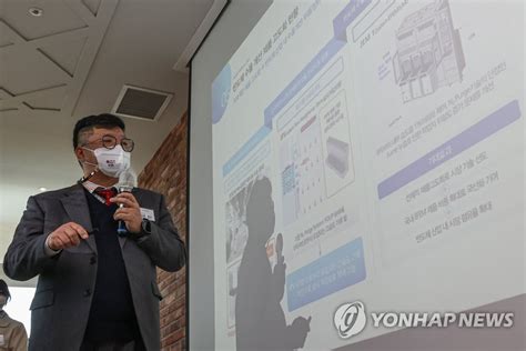 발언하는 임영진 저스템 대표