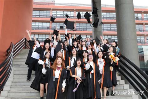 九大美院的学士服有多靓？ 知乎