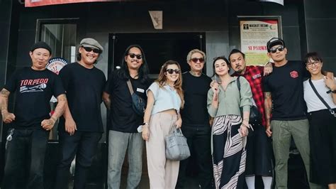 7 Momen Nora Alexandra Jemput Jerinx SID Usai Bebas Penjara, Rencanakan Bayi Tabung - Hot ...