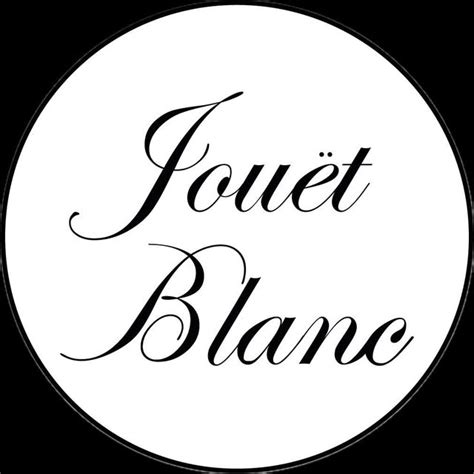 밍크 누가 입느냐에 따라 달라진다 ️ 같은 옷인데 입는 사람의 분위기에 따라 느낌이 완전 다름 ️ 밍크는 단순한 외투가 아니라 태도를 입는 옷 누군가에겐 클래식한