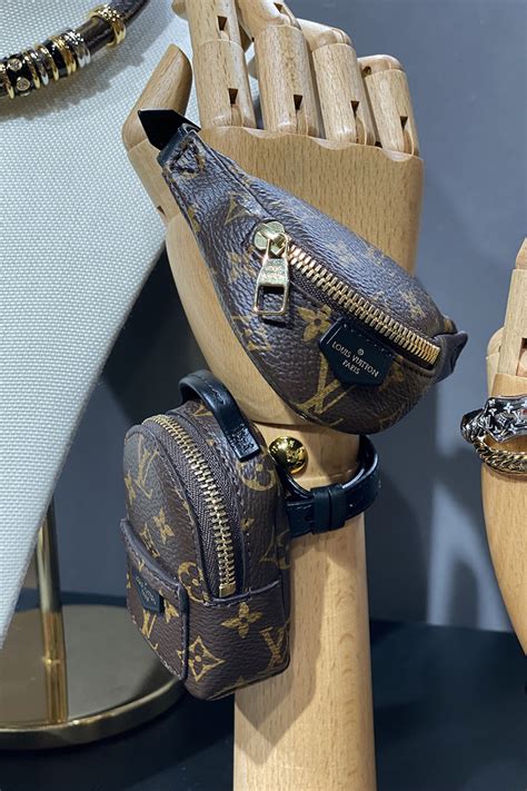Louis Vuitton представил "наручные" рюкзаки и сумки