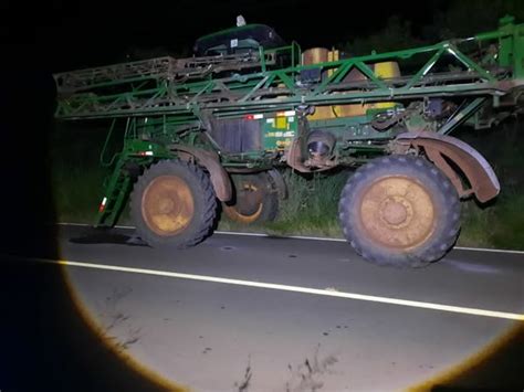 Carro Bate Na Traseira De Implemento AgrÍcola E Deixa TrÊs Pessoas