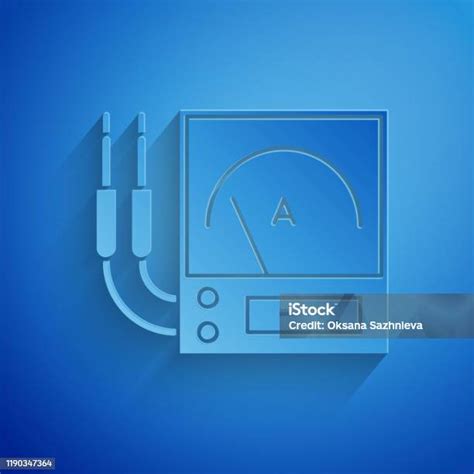 종이 는 파란색 배경에 격리 된 암페어 미터 멀티 미터 볼트 미터 아이콘을 잘라 전류 측정을 위한 계측기 종이 아트 스타일입니다 벡터 일러스트레이션 계측기 교정에 대한 스톡