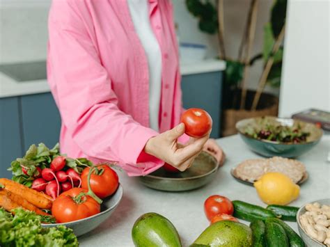 Чому сирі фрукти та овочі краще не їсти в холодну погоду