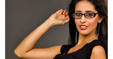 Уволниха даскалица заради напращели цици