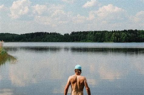 F1 Champ Gives Valtteri Bottas A Simply Lovely Butt Naked Christmas