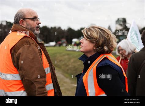 Ozouer Le Repos Hi Res Stock Photography And Images Alamy