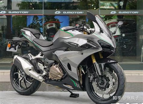 国产450cc中量级仿赛：2023款春风450sr和qjmotor赛450谁与争锋？ 知乎