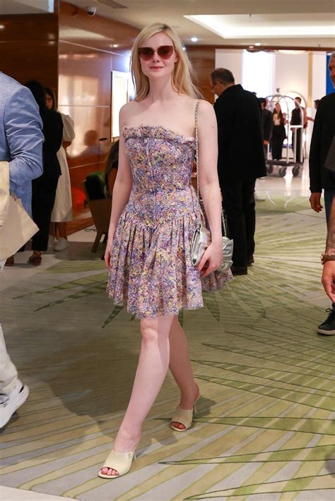 Elle Fannings Feet Photos And Gallery