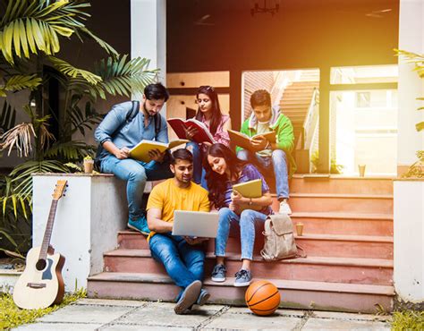 Key Difference Between BBA And BBA Honors Varthana Explains