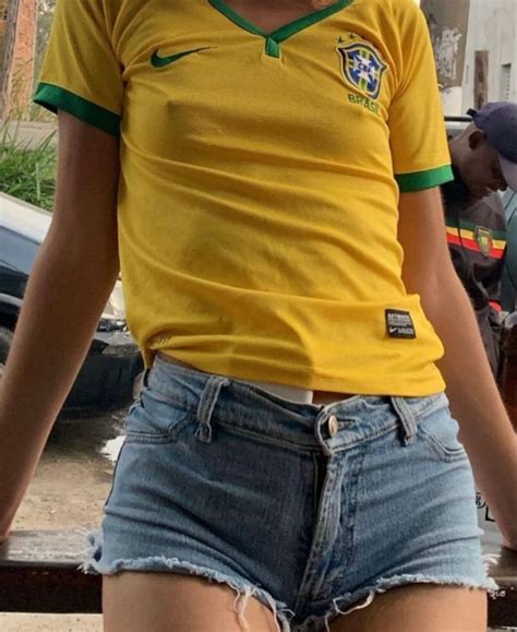 Pin De 𝔞𝔫𝔤𝔢𝔩 Em Estética Brasileira Camisa Do Brasil Moda Brasil
