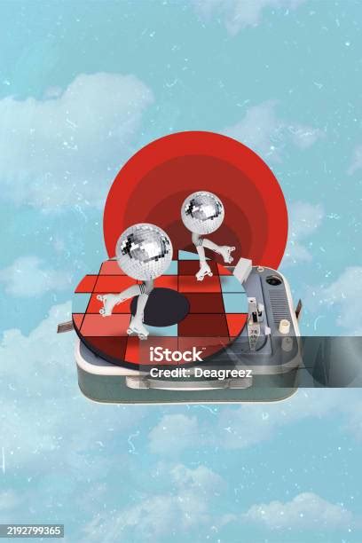 수직 콜라주 크리 에이 티브 포스터 일러스트 흑백 효과 다리 볼 라이드 롤러 빈티지 비닐 플레이어 Dj 독점 푸른 하늘 배경 0명에 대한 스톡 사진 및 기타 이미지 Istock