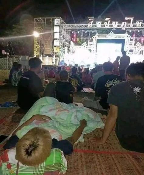 Potret Kocak Di Tengah Konser Ini Bikin Gagal Fokus Nggak Bisa Sing