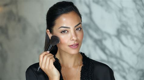 How To Apply Powder Foundation For Smooth Coverage