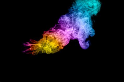 검은 배경에 초록 빛깔된 연기입니다 배경에 추상 밝은 다채로운 연기 색상 스모그 구름입니다 개념에 대한 스톡 사진 및 기타