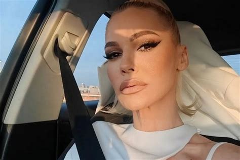 Nata A Bekvalac Ponovo Zapro Ena Objavila Je Goli Avu Fotografiju A Onda Je Usledio Komentar