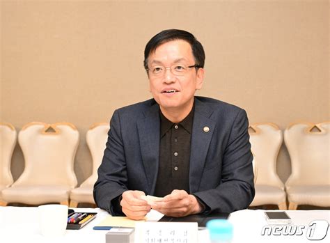 최상목 이달 중 상장사 기업가치 제고계획 공시中企 중견돼도 세제특례 뉴스1