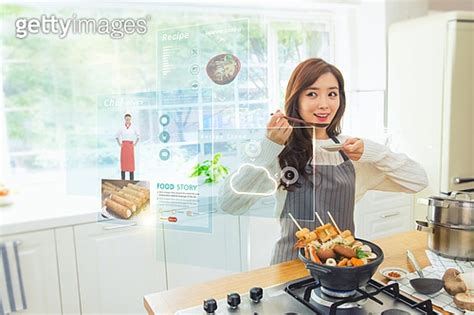 사물인터넷 컴퓨터네트워크 컴퓨터장비 첨단기술 4차산업혁명 홀로그램 초현대적 컨셉 홈오토메이션 기술 이미지 Jv11109170 게티이미지뱅크