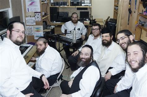 בהופעה חיה ישראל ורדיגר בניגון חבד תוסס האזינו