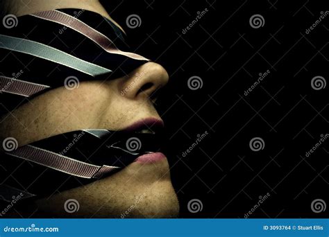 Mit Verbundenen Augen Stockfoto Bild Von Gebunden Mann