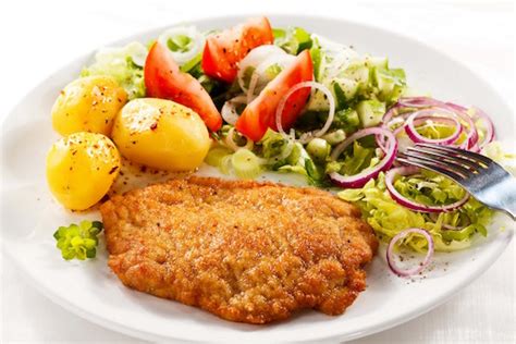 Как приготовить вкуснейший шницель из свинины?
