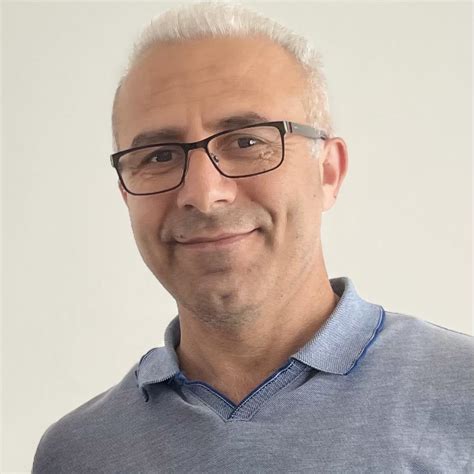 Hussein Kassem الم يحن الوقت بعد ان تخرجوا من اجواء Facebook