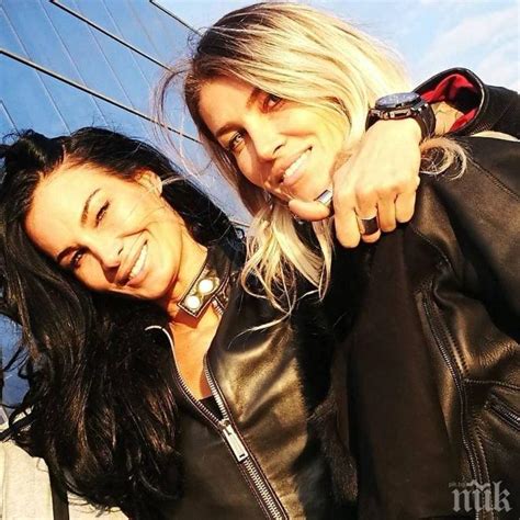 ПЪРВО В ПИК Цеци Красимирова крие сестра суперкрасавица СНИМКИ Информационна агенция ПИК